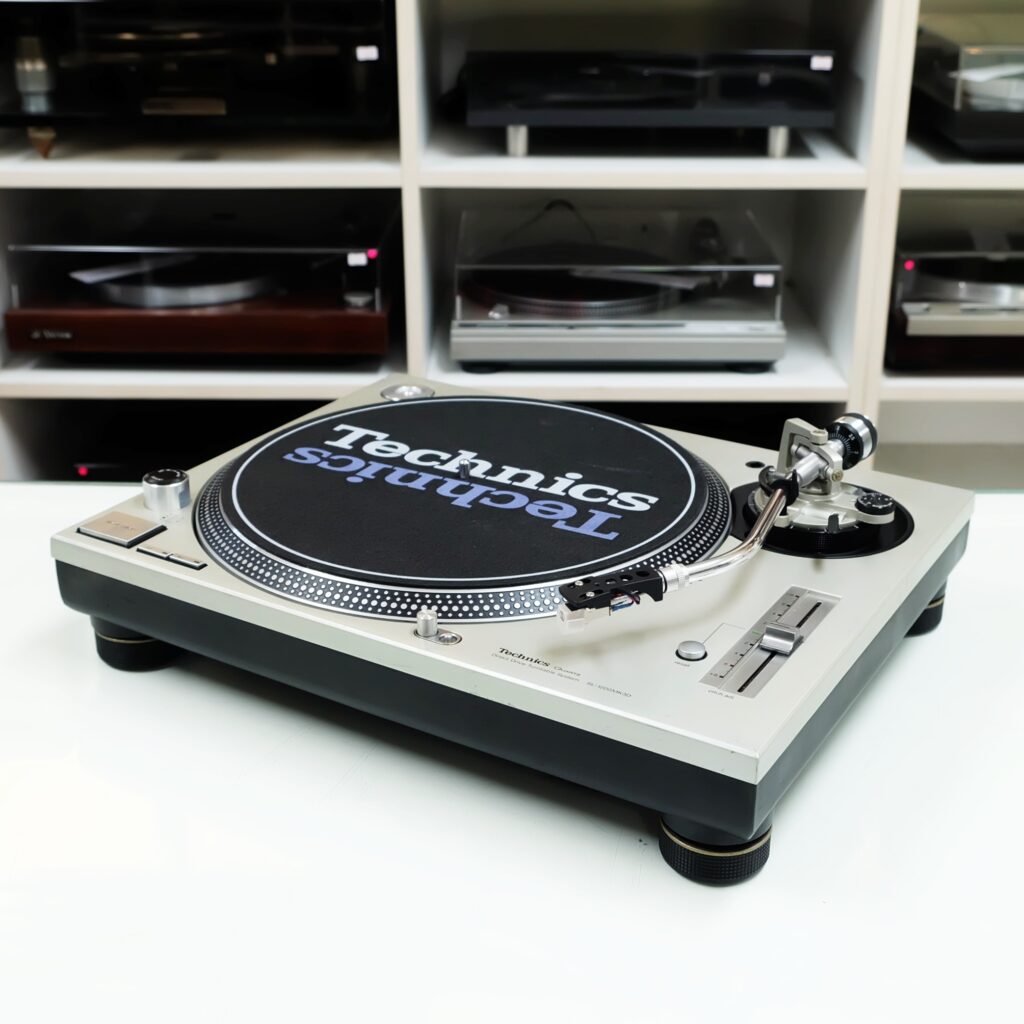 เครื่องเล่นแผ่นเสียง Technics SL-1200 MK3D - weloveturntable